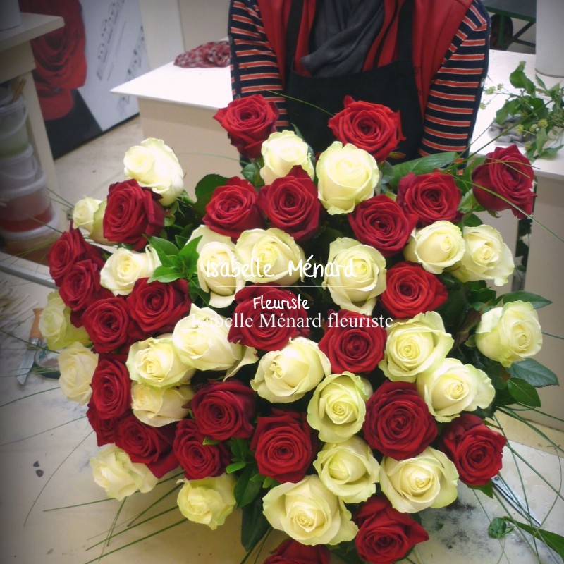 superbe bouquet de grandes roses rouges et blanches