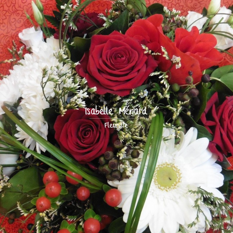 bouquet rond et ses roses rouges